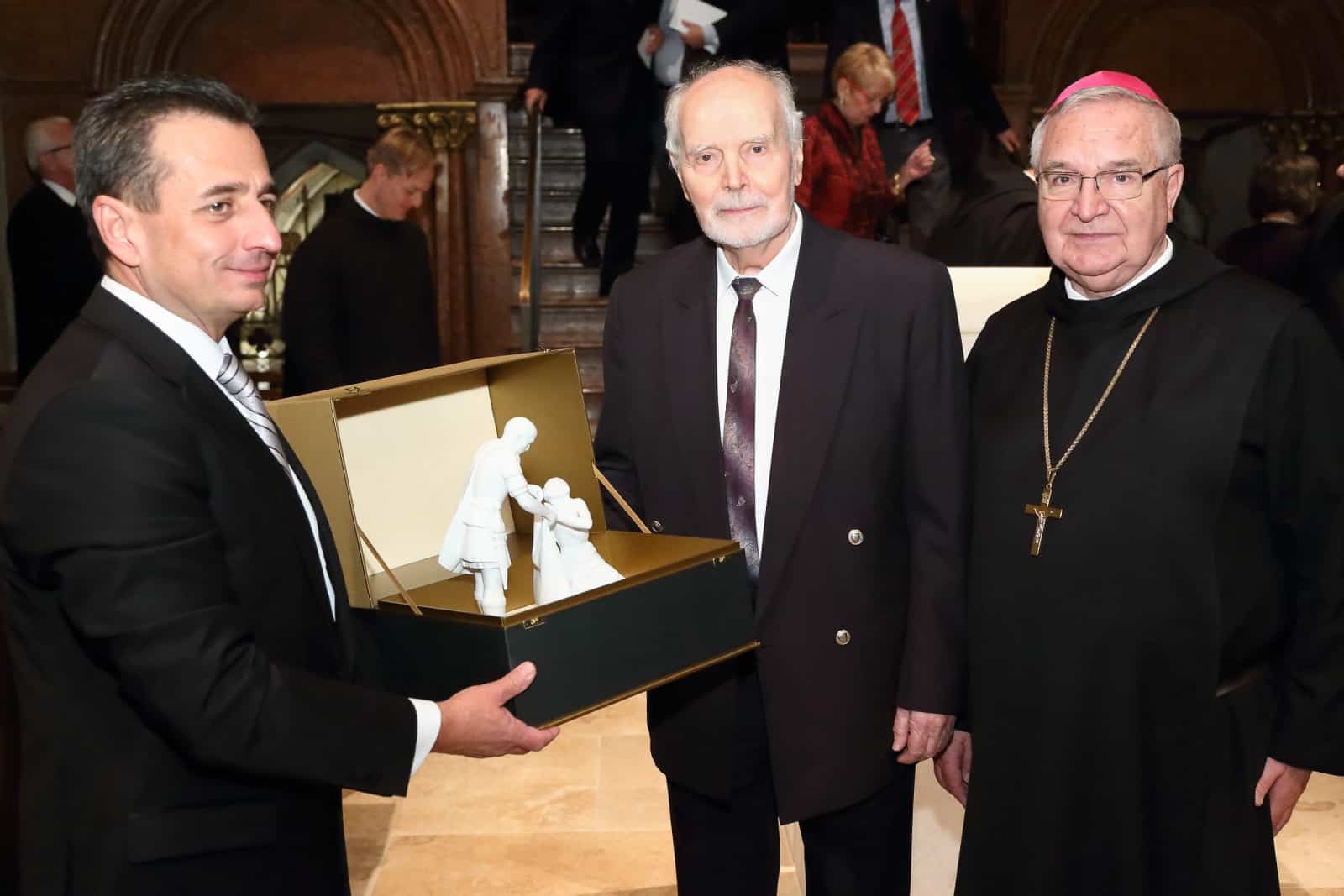 Laszlo Tardi got the St. Martin Award this year - Herendi Porcelán
