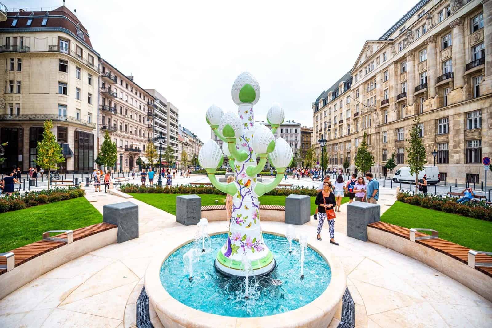 Herendi Életfa a főváros szívében - Herendi Porcelán